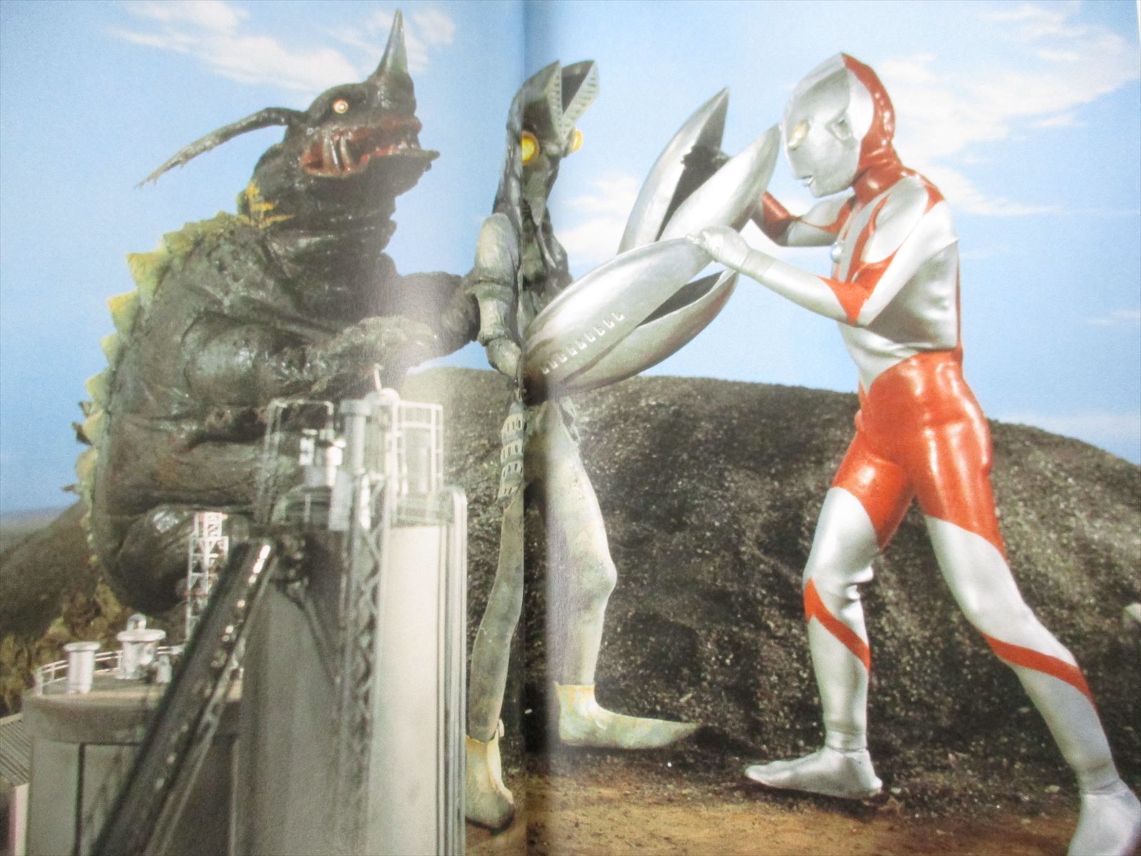 ULTRAMAN 1966 w/DVD Art Set Pictorial Book Fanbook Tokusatsu